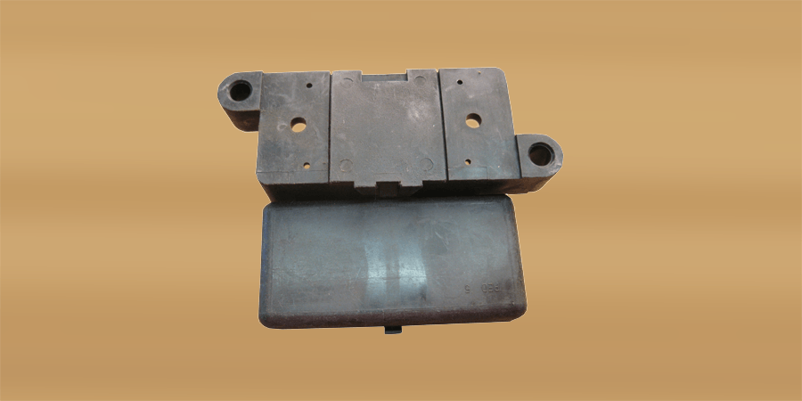 BLOCK,TERMINAL,STUD,PROTECTED, - pierce