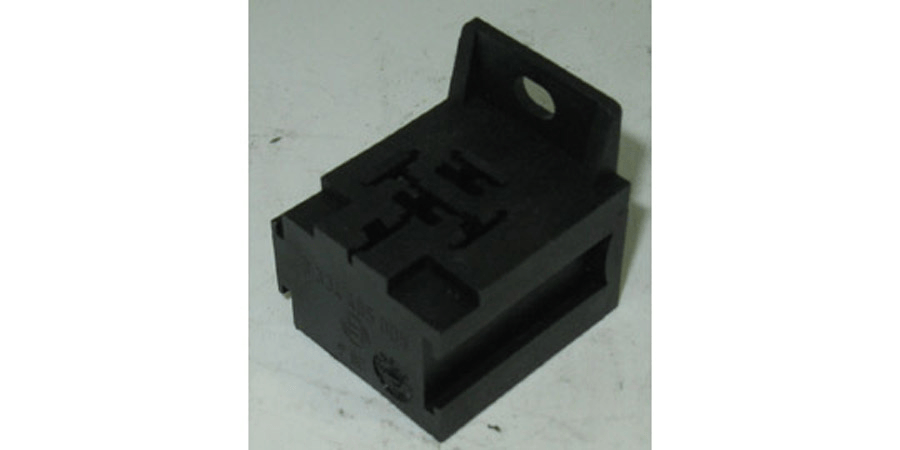 CONNECTOR,BOSCH RELAY W/TAB - pierce